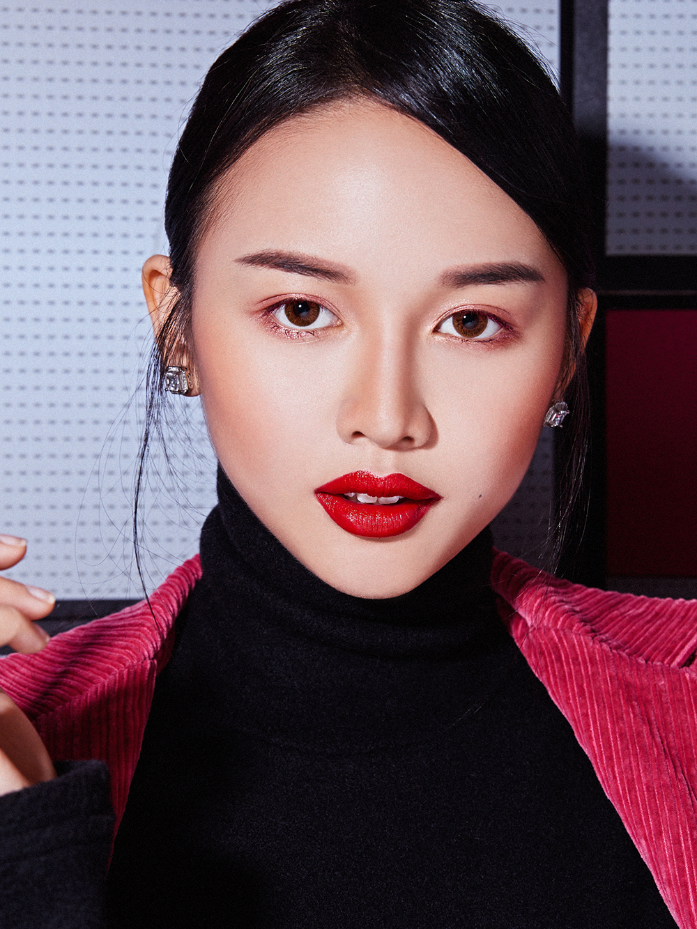 40 girls get their shine on with the new YSL Beauty Volupté lipsticks